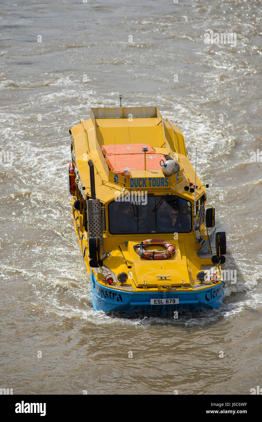 London duck amphibious vehicle hi-res stock photography and images - Alamy