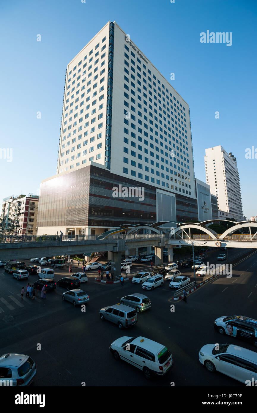 Sule square shopping mall hi-res stock photography and images - Alamy