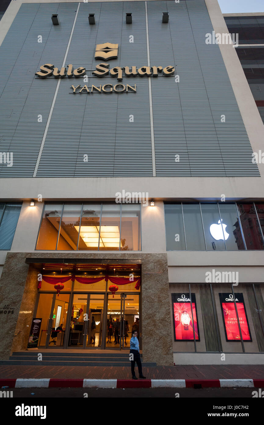 Sule square shopping mall hi-res stock photography and images - Alamy