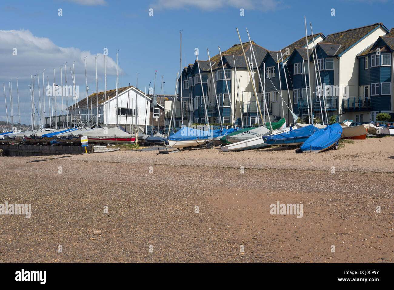 Boats on sand exmouth hi-res stock photography and images - Alamy