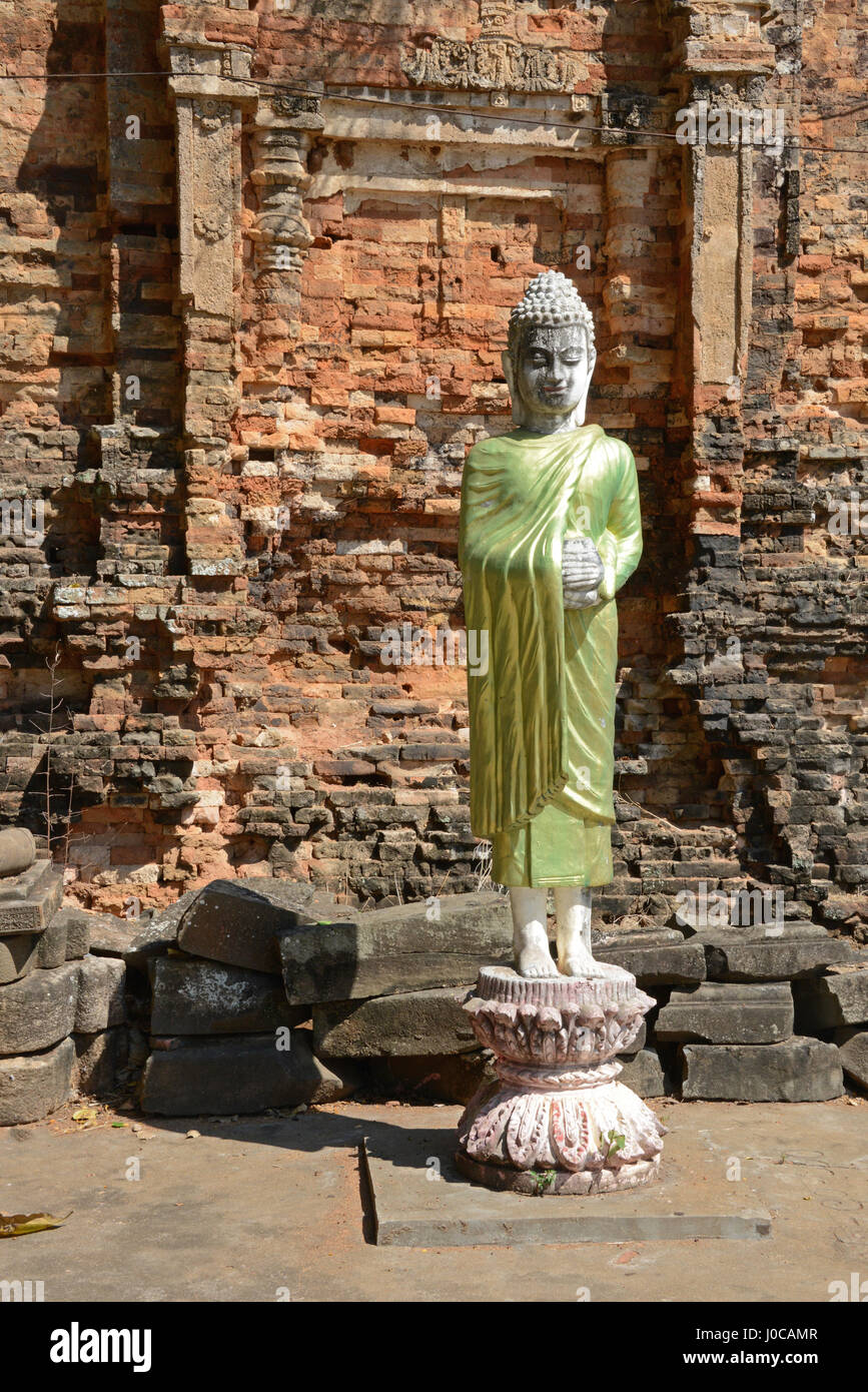 Wat Hanchey temple complex, Kampong Cham, Cambodia Stock Photo - Alamy