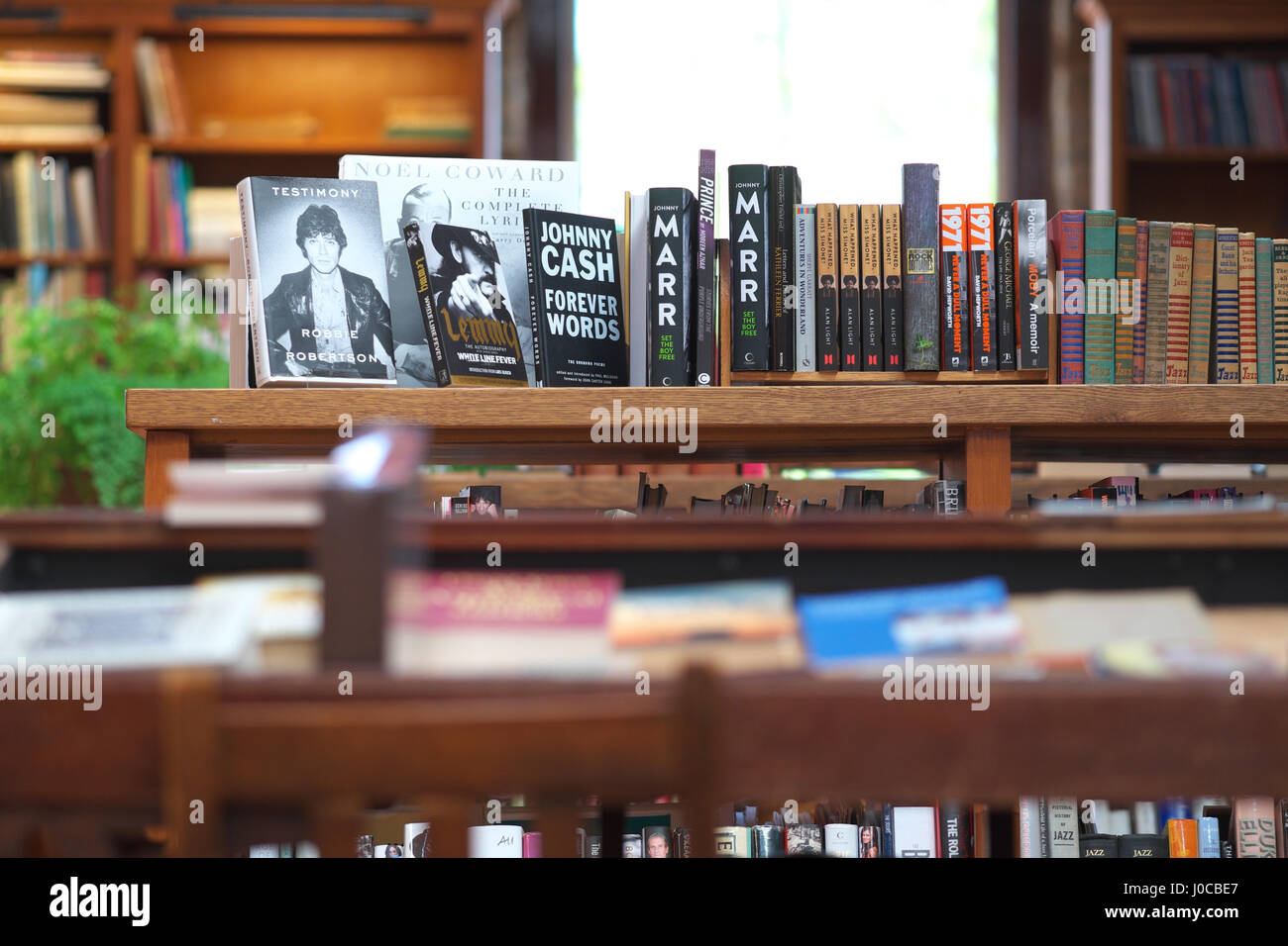 Booths store hi-res stock photography and images - Alamy