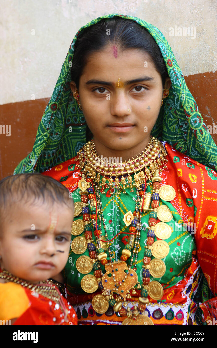 Kutchi rabadi woman with child, kutch, gujarat, india, asia Stock Photo ...