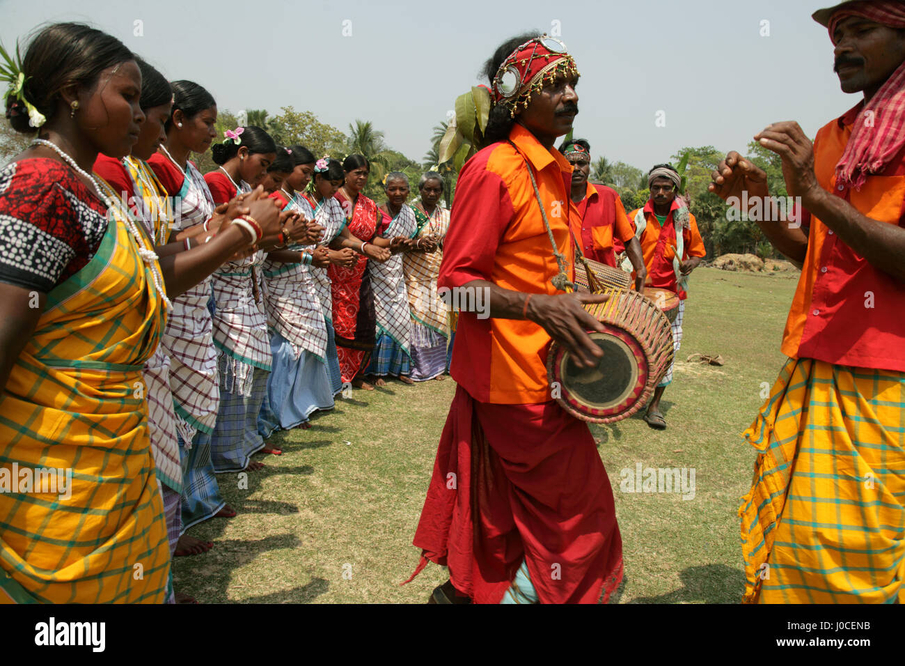 Tribal dance, women dancing, men drums, birbhum festival, west bengal ...