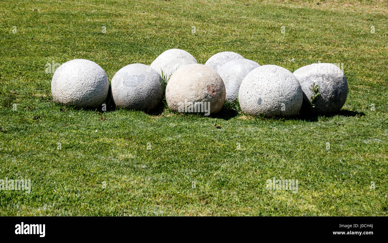 Old stone cannon balls hi-res stock photography and images - Alamy
