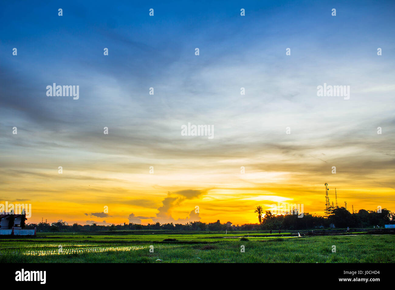 Glorious sunrise sky hi-res stock photography and images - Alamy