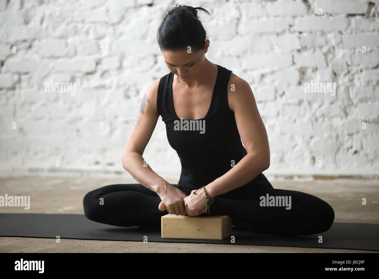 Butterfly position hi-res stock photography and images - Alamy