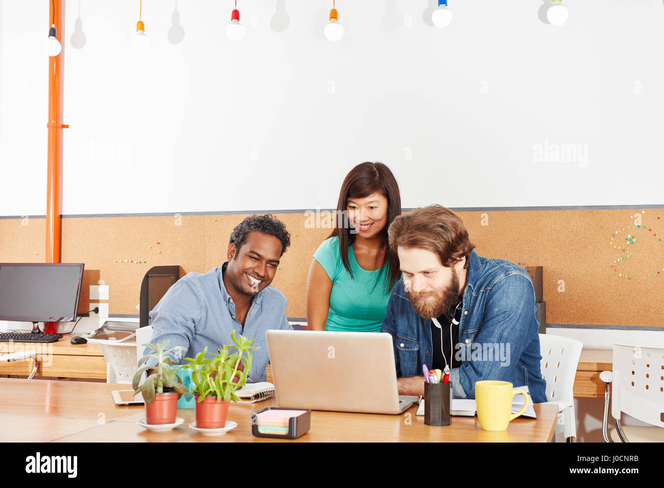 Teamwork activity hi-res stock photography and images - Alamy