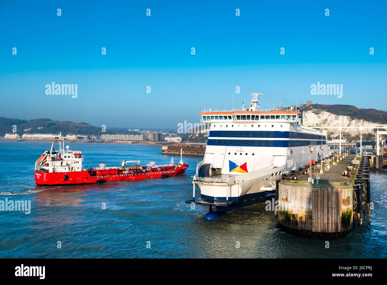 Refuelling tanker, Duzgit Harmony coming alongside a P&O Ferry in Dover Harbour, UK Stock Photo ...