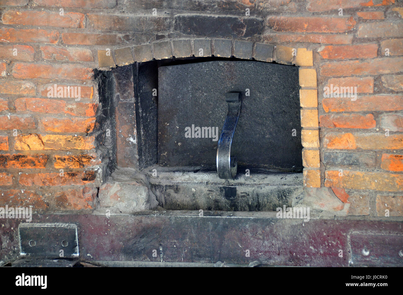 Traditional bread baking oven hi-res stock photography and images - Alamy