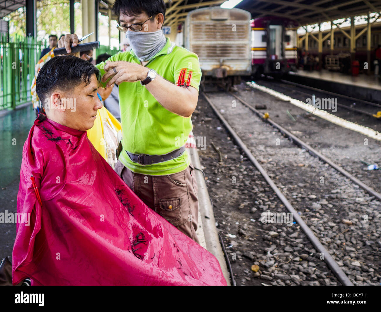 Bangkok, Bangkok, Thailand. 11th Apr, 2017. Songkran travelers get free ...