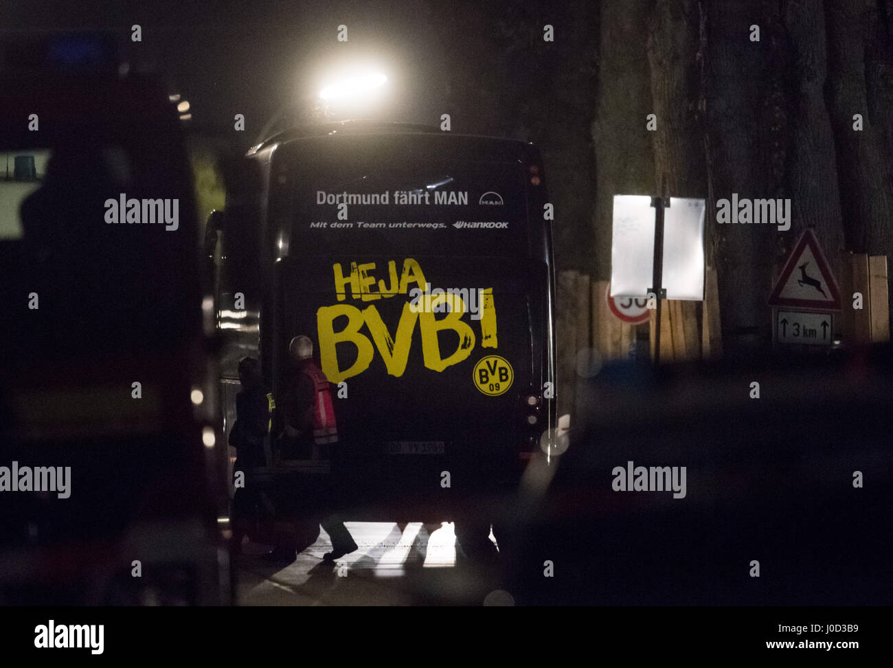 Dortmund, Germany. 11th Apr, 2017. Forces of the firebrigade walk past ...
