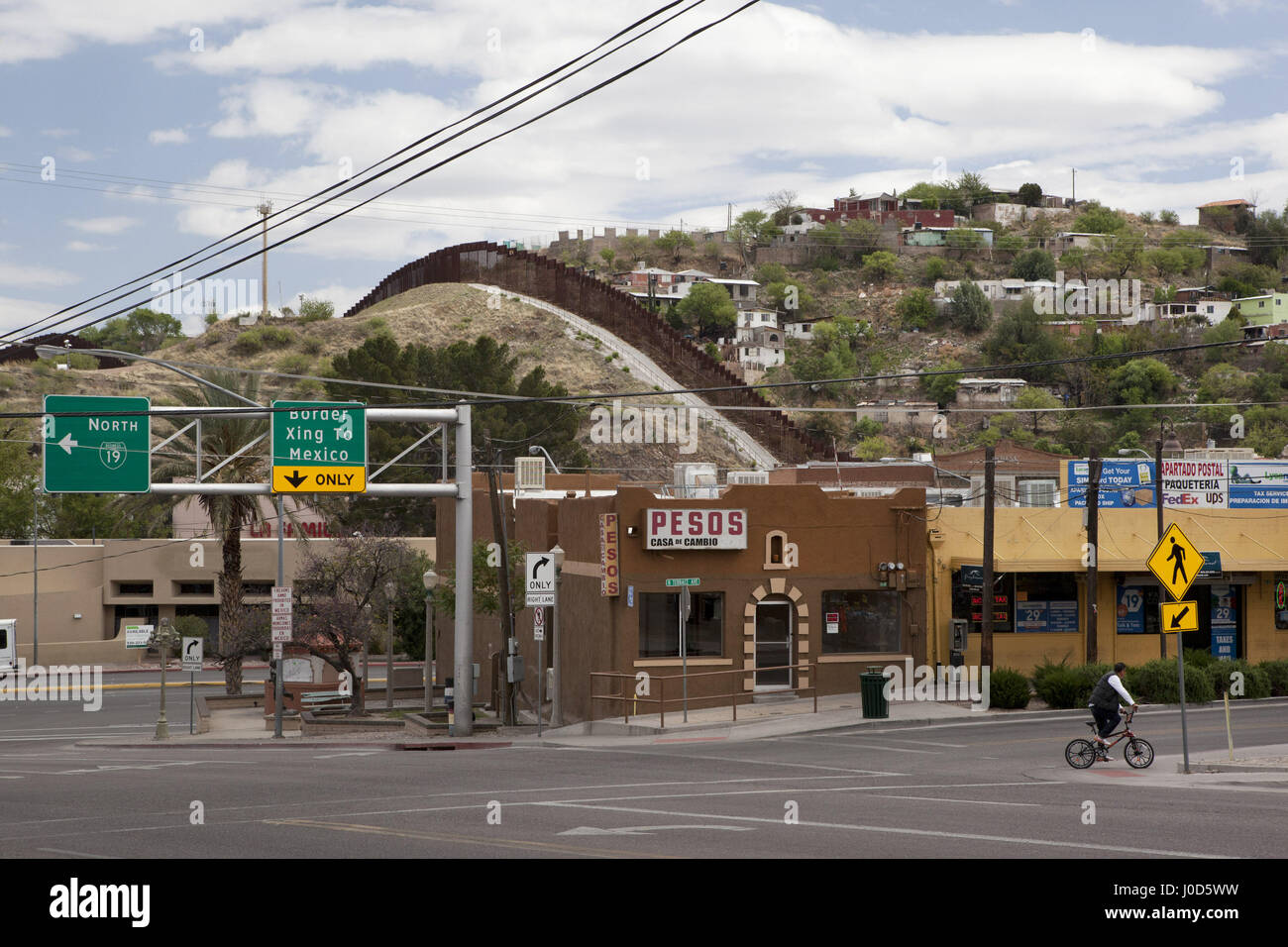 Nogales, Arizona, USA. 1st Apr, 2017. USA, Arizona, Nogales. The border ...