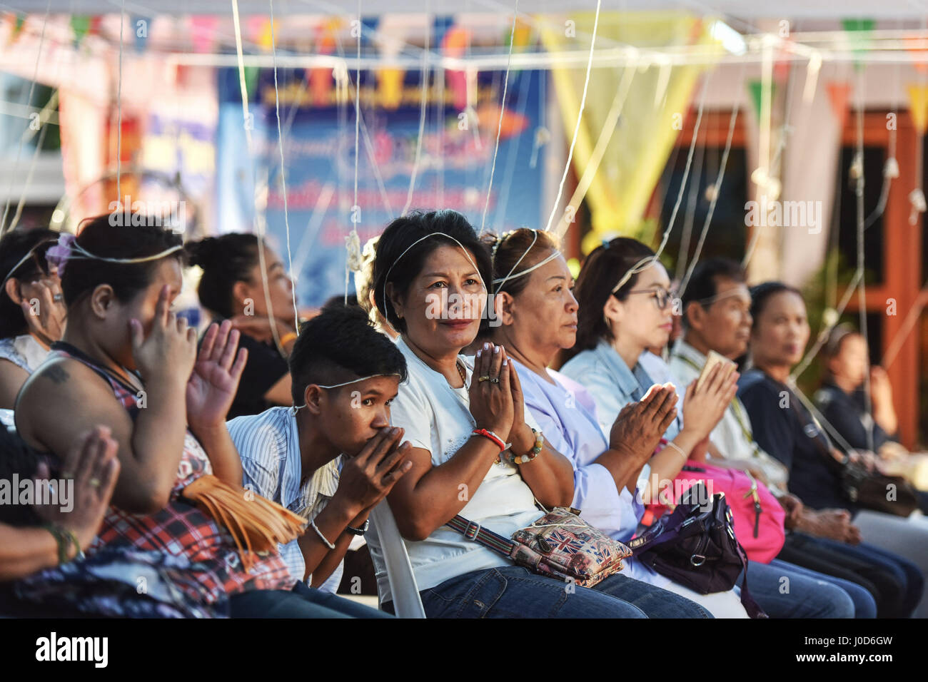 Chant thai hi-res stock photography and images - Alamy