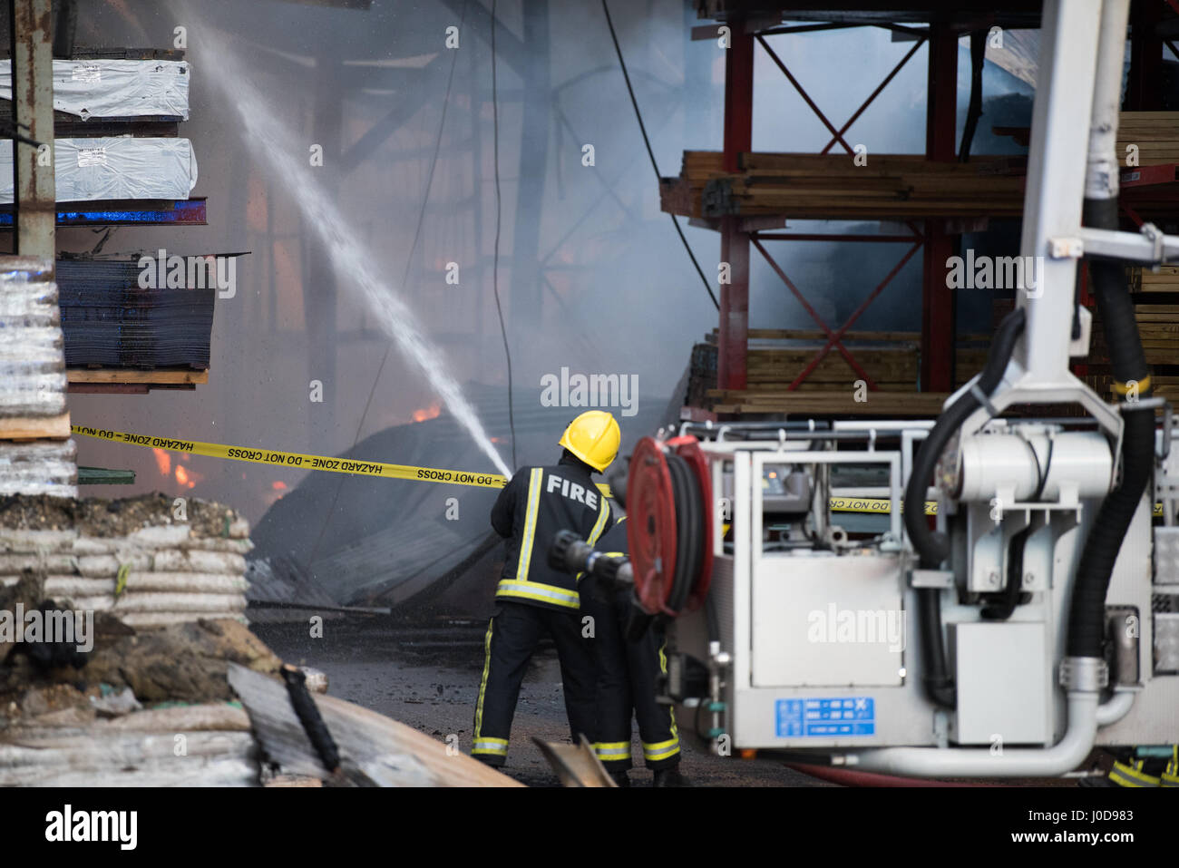 100 firefighters tackle hi-res stock photography and images - Alamy