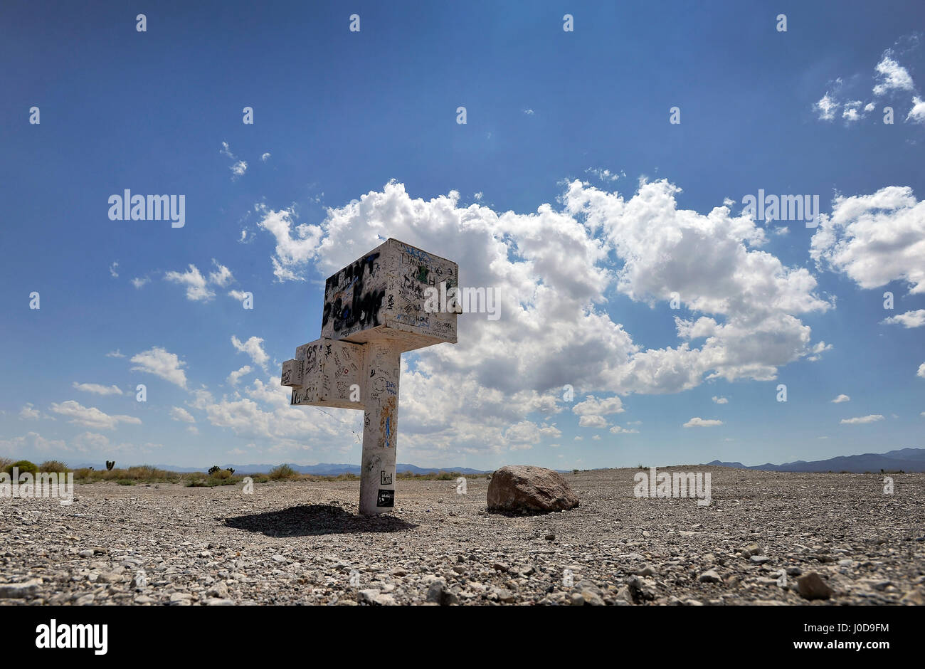 Rachel, Nevada, USA. 5th Aug, 2014. The famous black mailbox stands ...