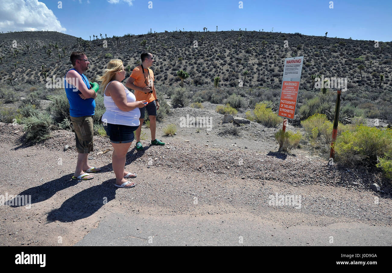 Rachel, Nevada, USA. 5th Aug, 2014. Tourists Shane Cooper and Becky ...