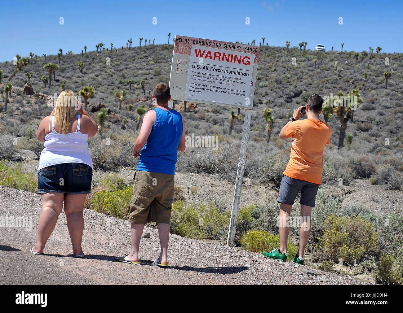 Rachel, Nevada, USA. 5th Aug, 2014. Tourists Shane Cooper and Becky ...