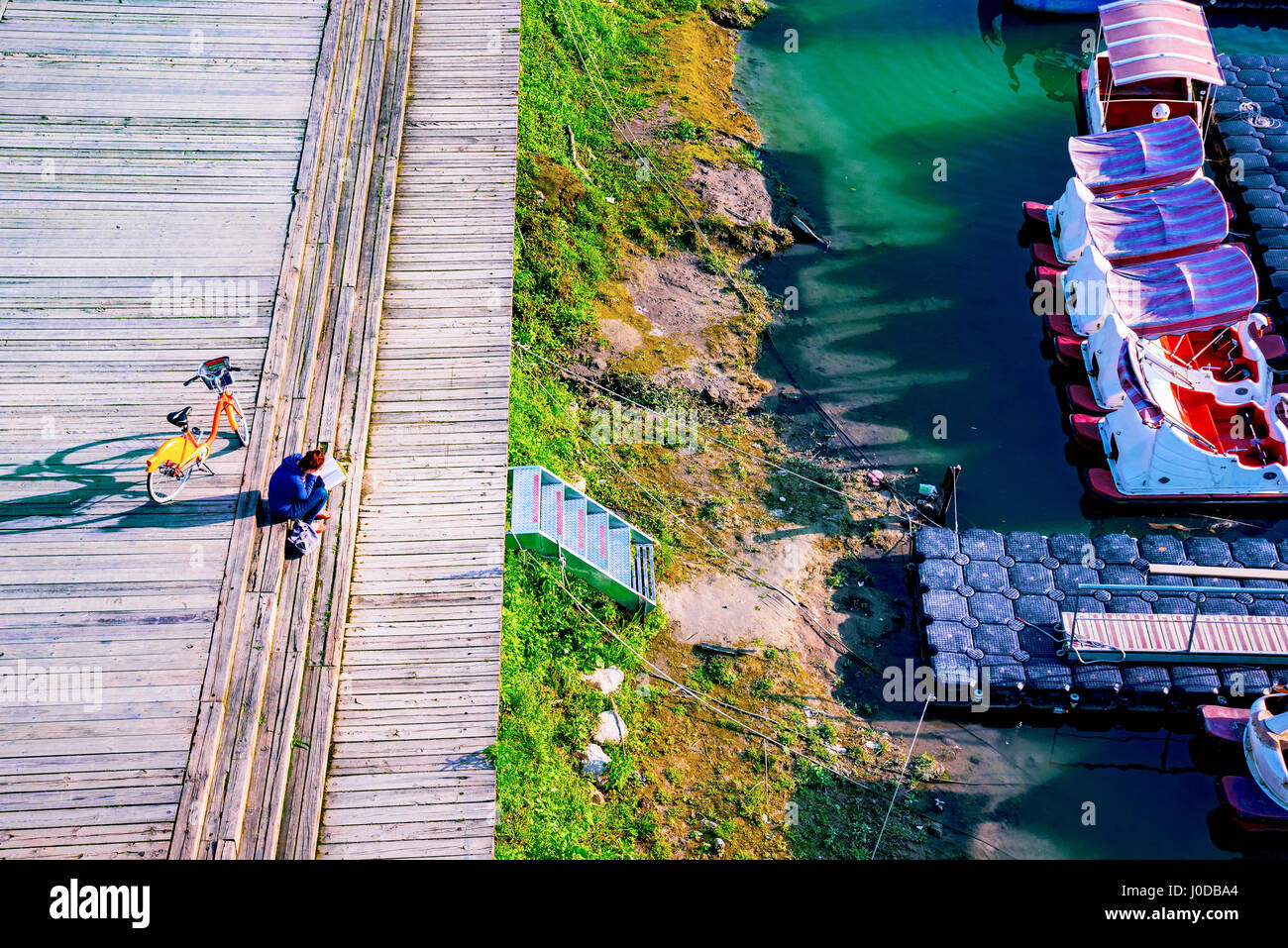 Riverside scene hi-res stock photography and images - Alamy