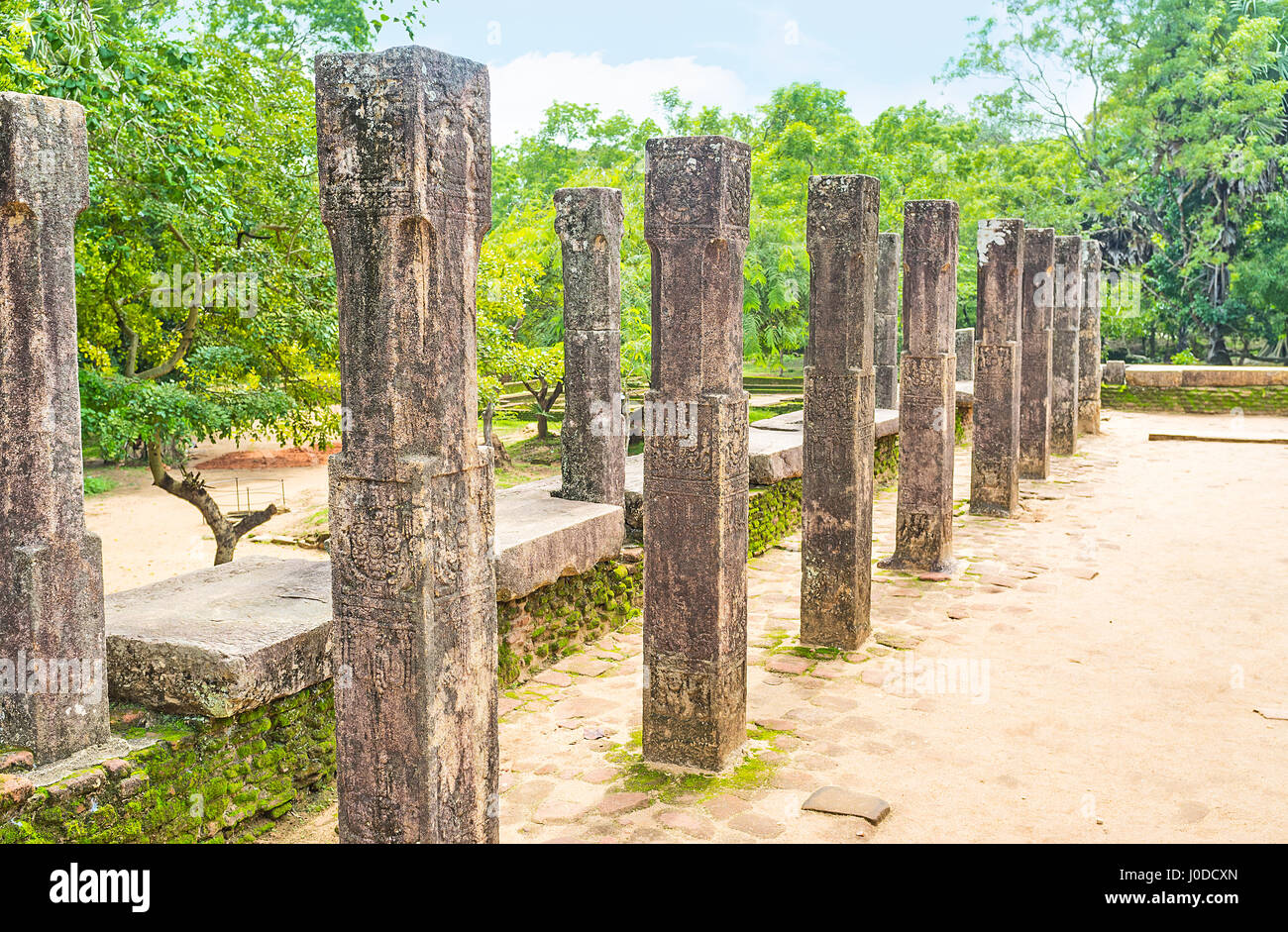 Statue king parakramabahu polonnaruwa sri hi-res stock photography and ...