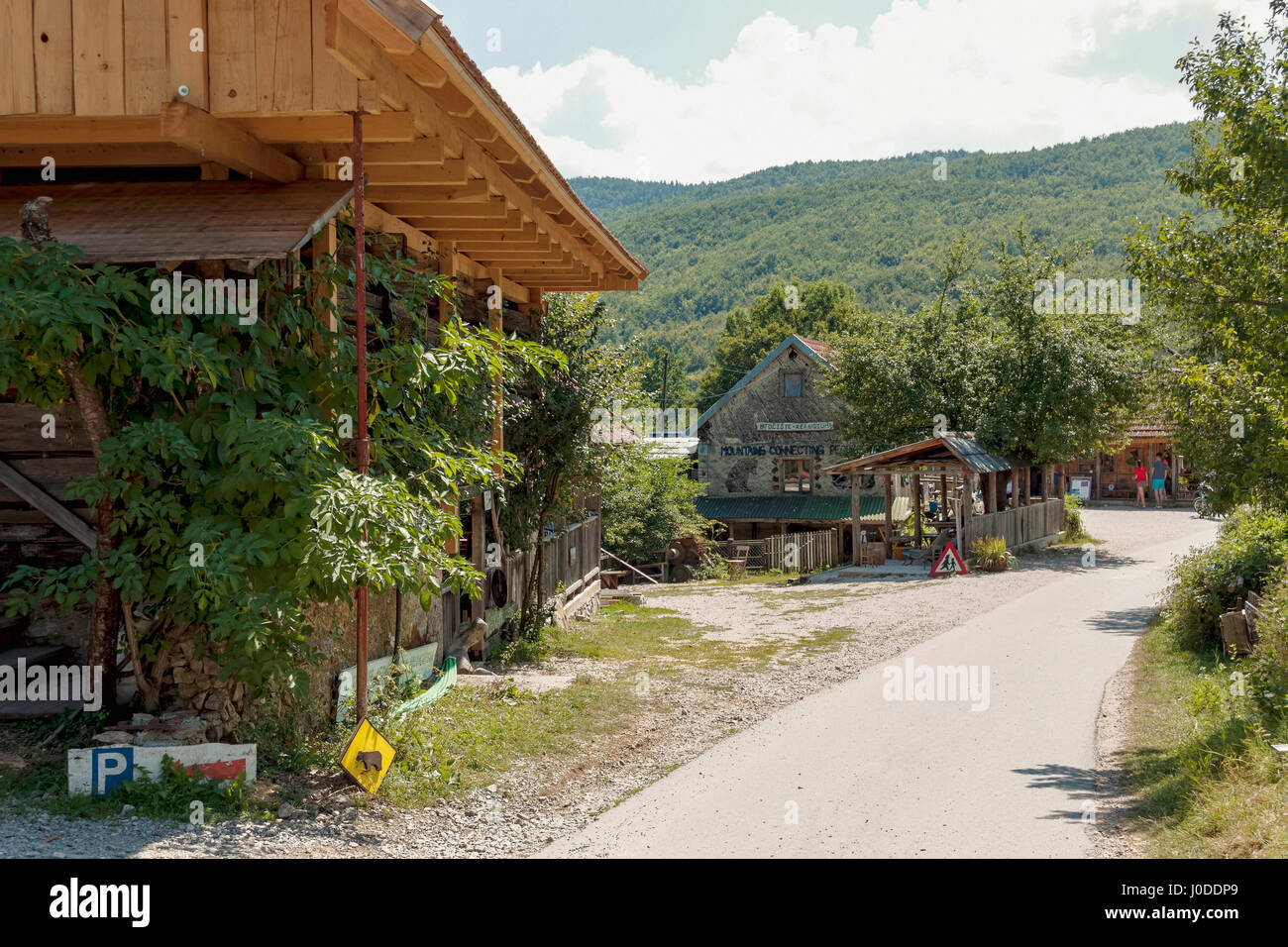 Bear refuge in Kuterevo village, Croatia Stock Photo - Alamy