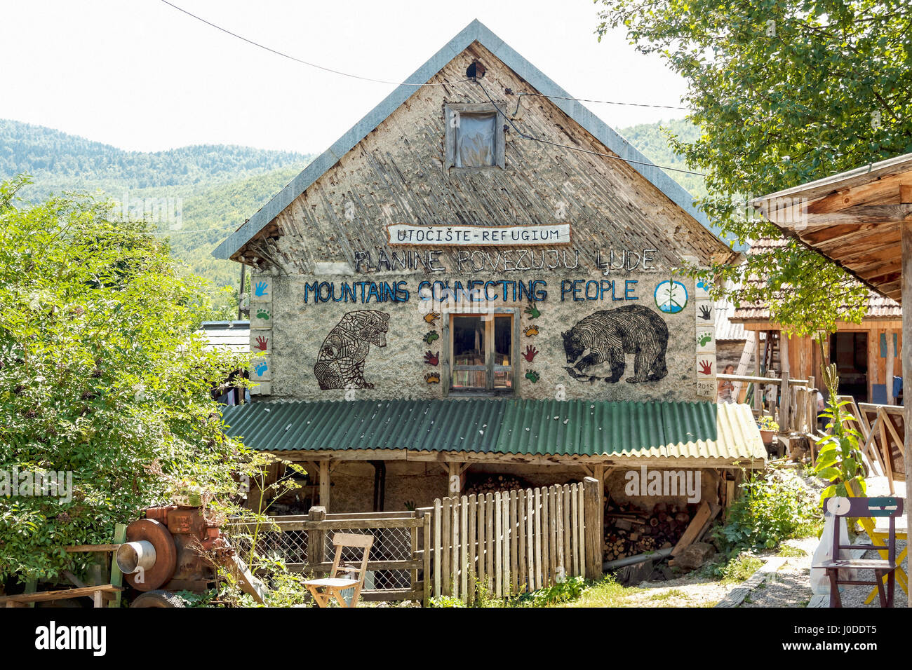 Bear refuge in Kuterevo village, Croatia Stock Photo - Alamy