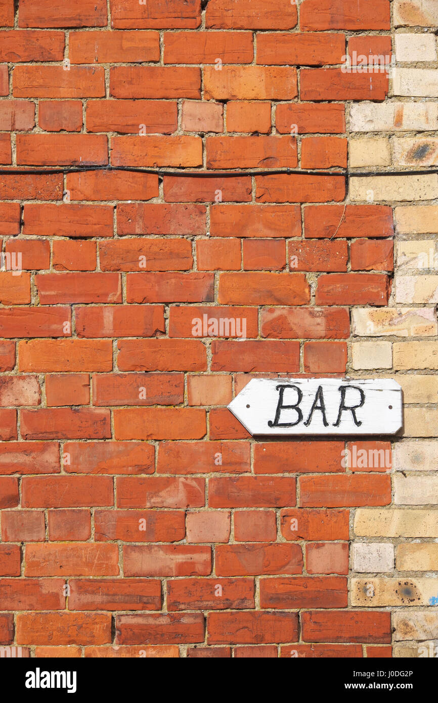 Pub inn sign hi-res stock photography and images - Alamy