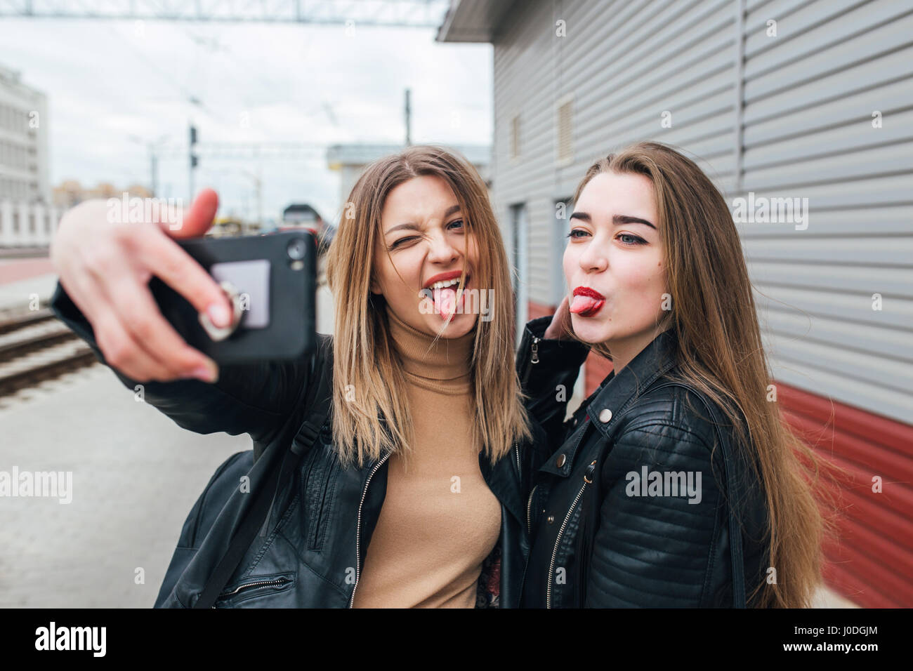 Two young girls taking selfie using smartphone Stock Photo - Alamy Two young girls taking selfie using smartphone Stock Photo - Alamy