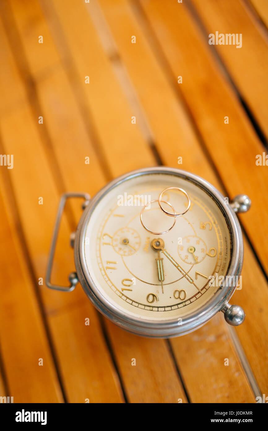 Wedding rings on old mechanical clock Stock Photo - Alamy
