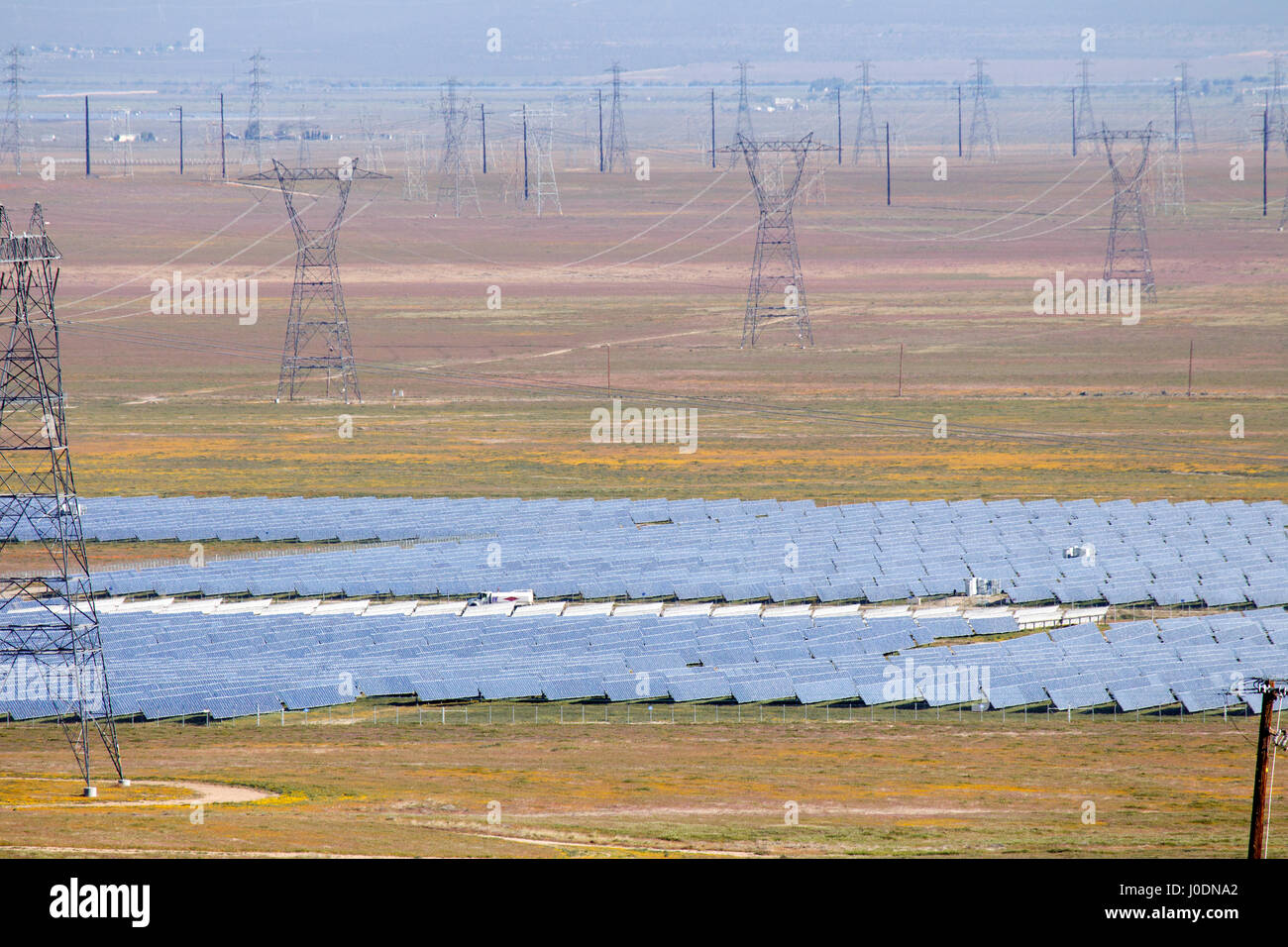 Solar energy farm hi-res stock photography and images - Alamy