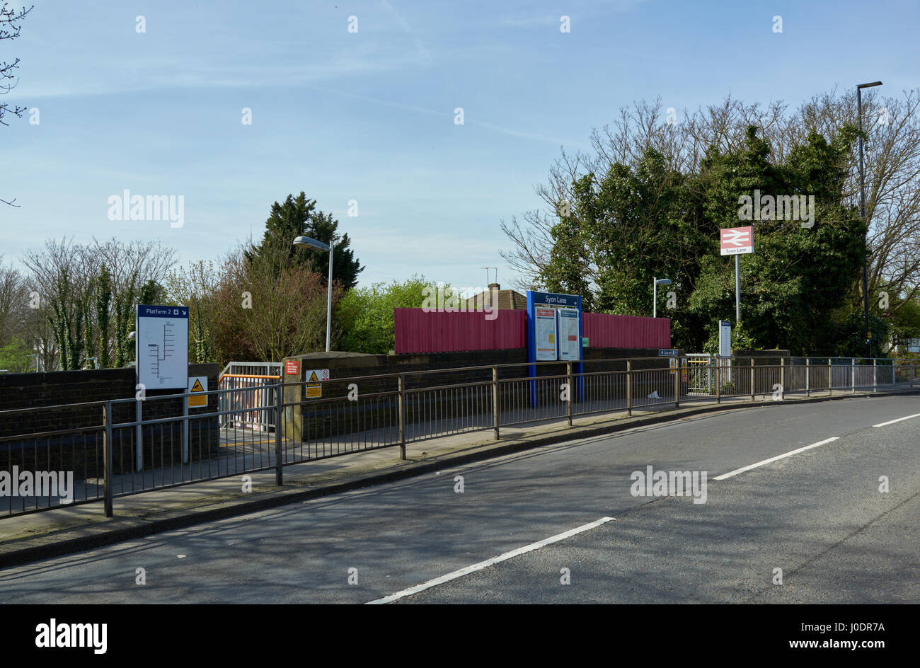 Syon lane isleworth hi-res stock photography and images - Alamy