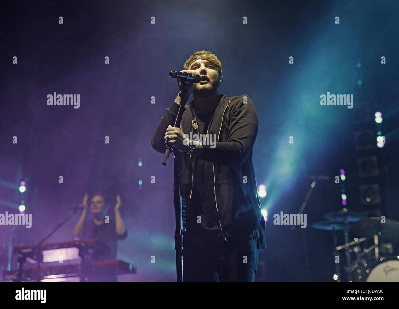 James arthur performs manchester o2 apollo james arthur manchester hi ...