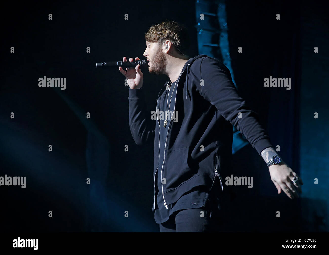 James arthur performs manchester o2 apollo james arthur manchester hi ...