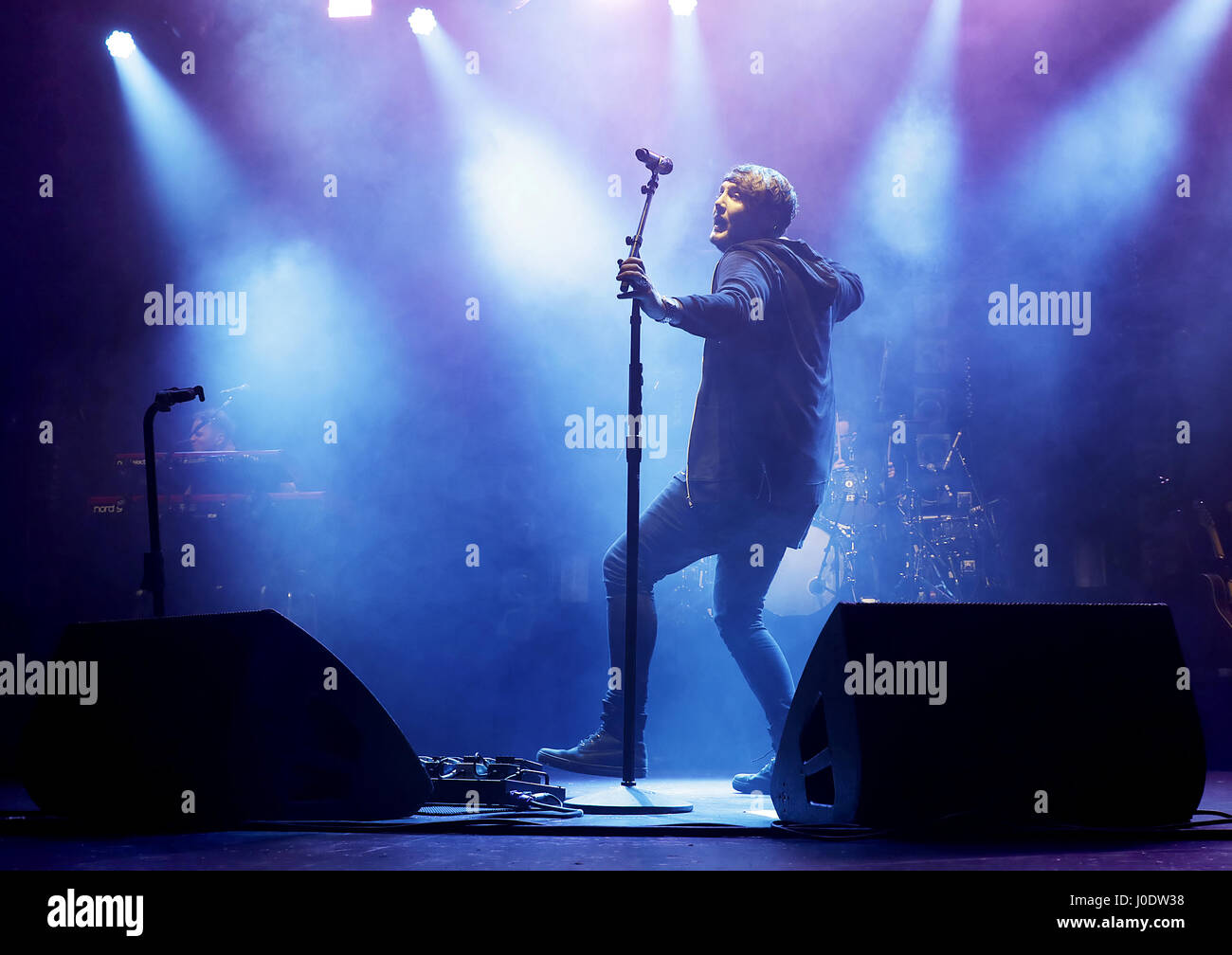 James arthur performs manchester o2 apollo james arthur manchester hi ...