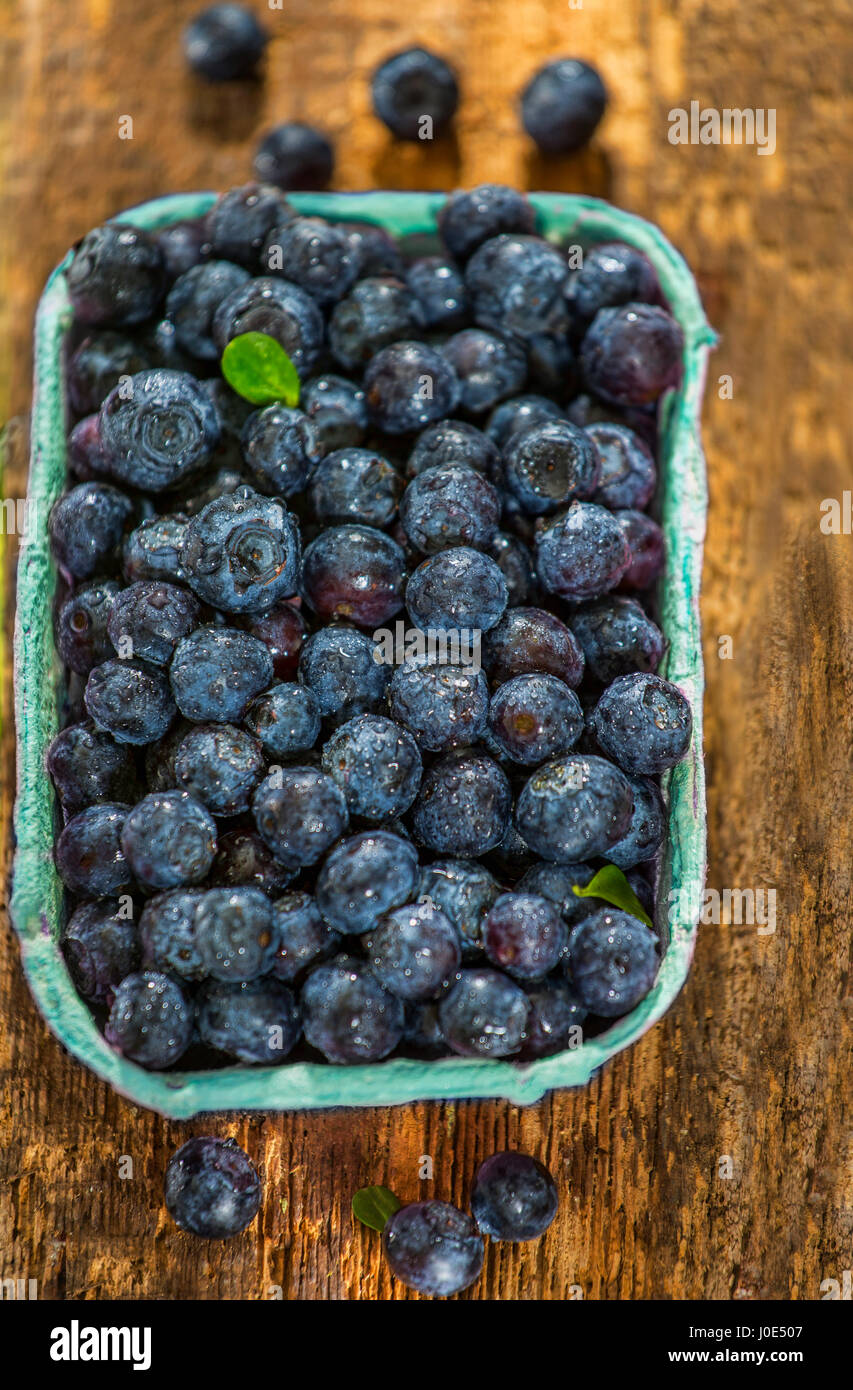 Punnet box blueberries Stock Photo - Alamy