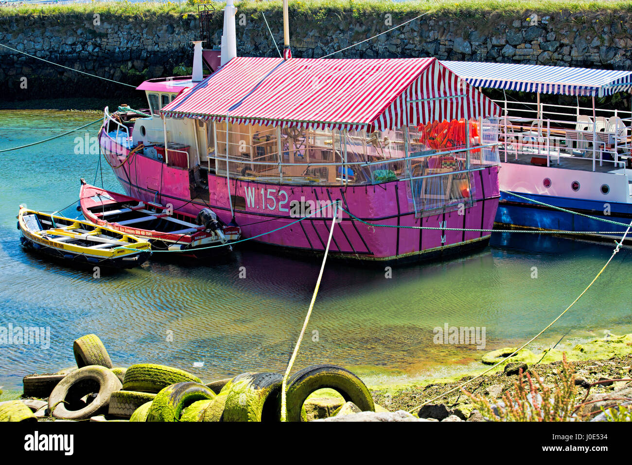 Boat at the shore Ireland Stock Photo - Alamy