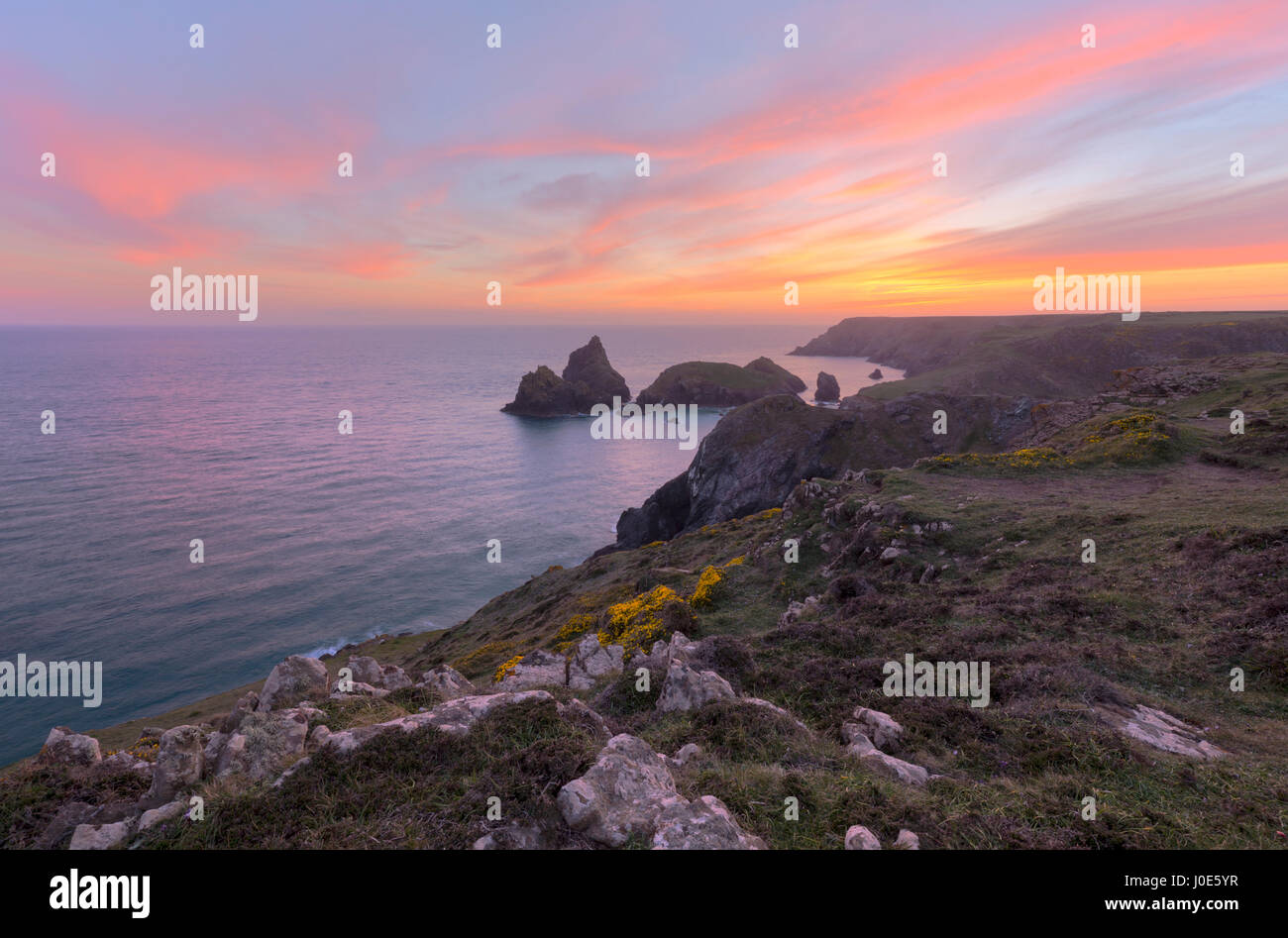 Sunset at Kynance Cove in Cornwall Stock Photo - Alamy