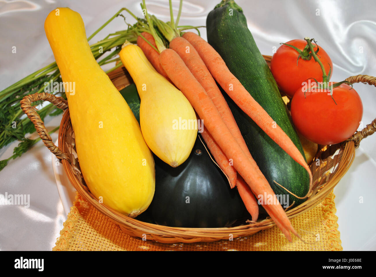 Baskets of fresh yellow squash hi-res stock photography and images - Alamy