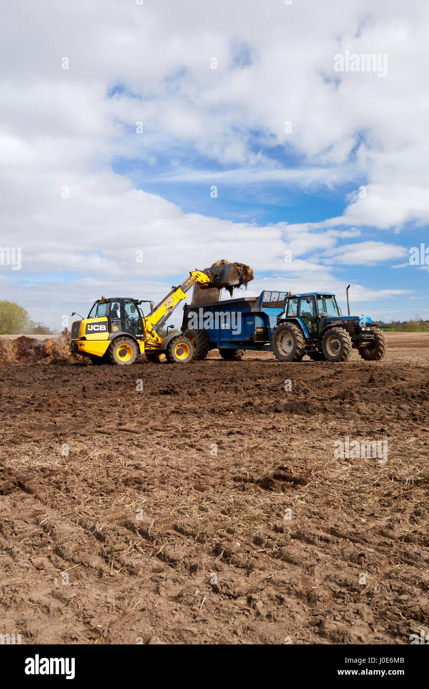 Farmer muck spreading england hi-res stock photography and images - Alamy