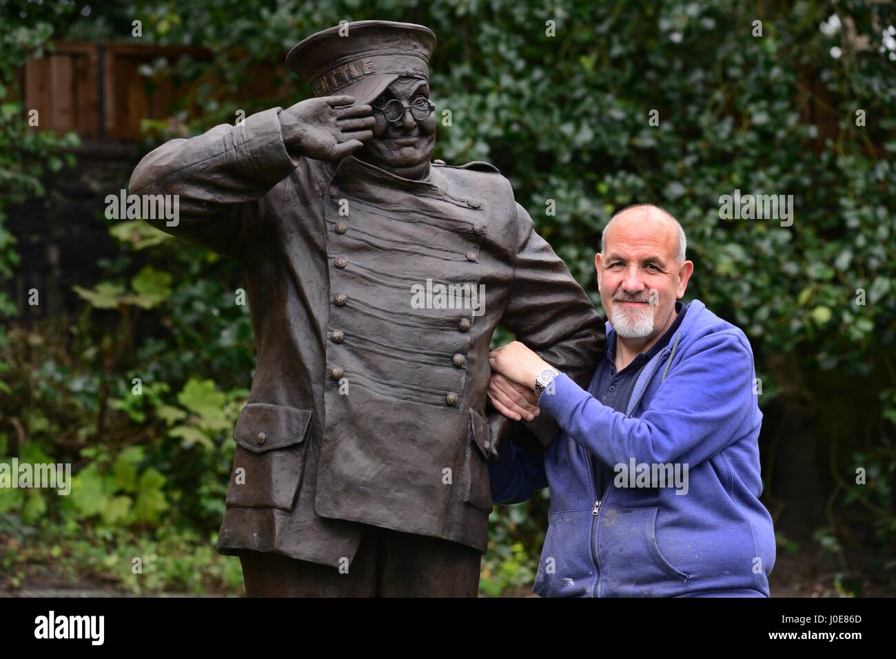 Barnsley based sculptor Graham Ibbeson with a sculpture he made of ...