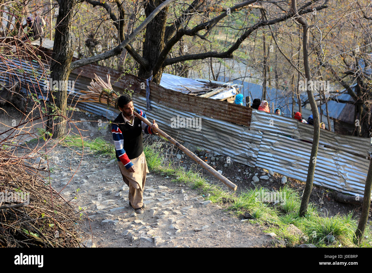 Aishmuqam, Kashmir. 11th Apr, 2017. Kashmiri Muslim villagers carrying ...