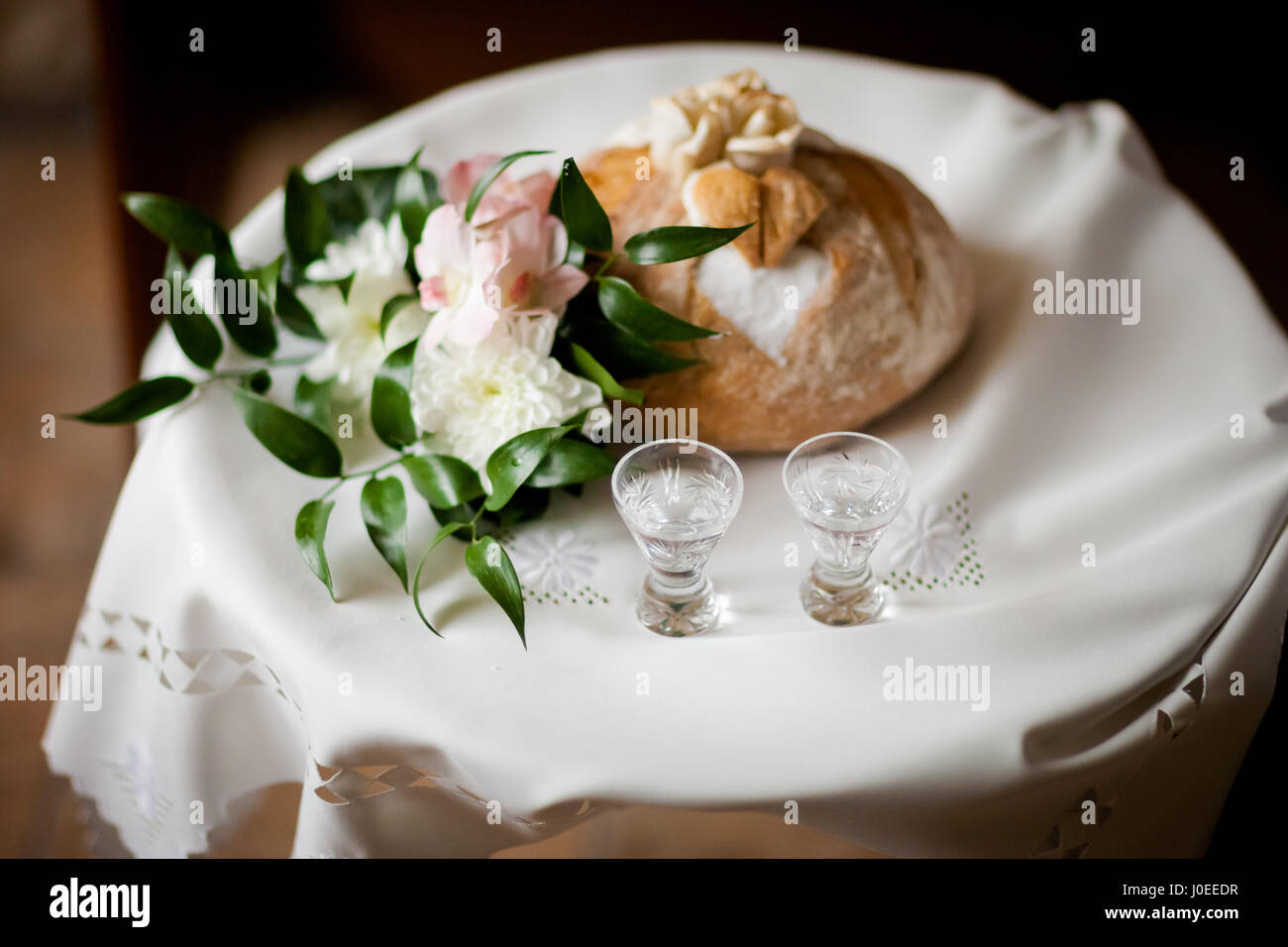 Bread and salt wedding tradition | Honestweddingadvice.com