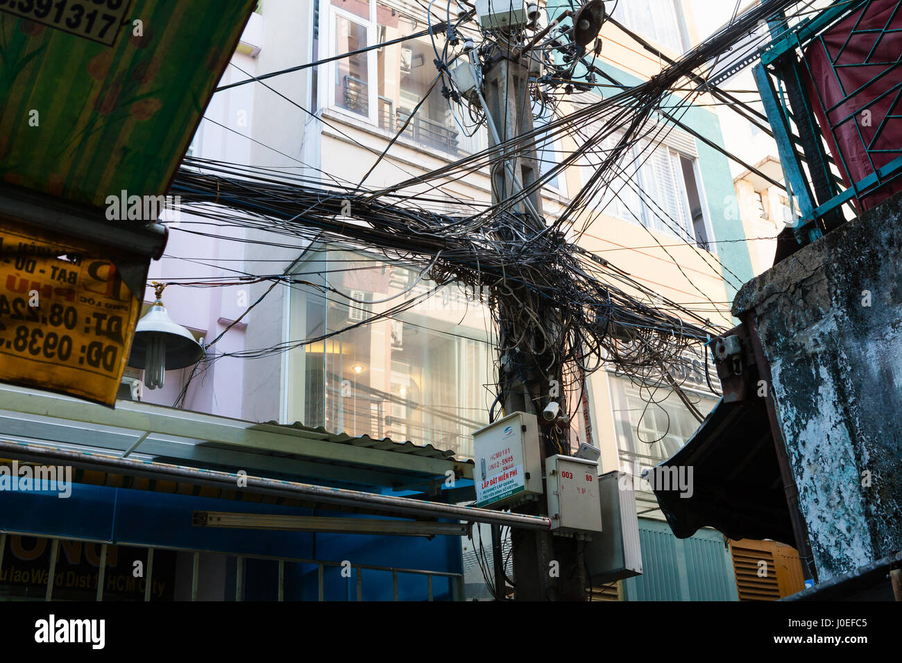 Electrical wiring mess hi-res stock photography and images - Alamy