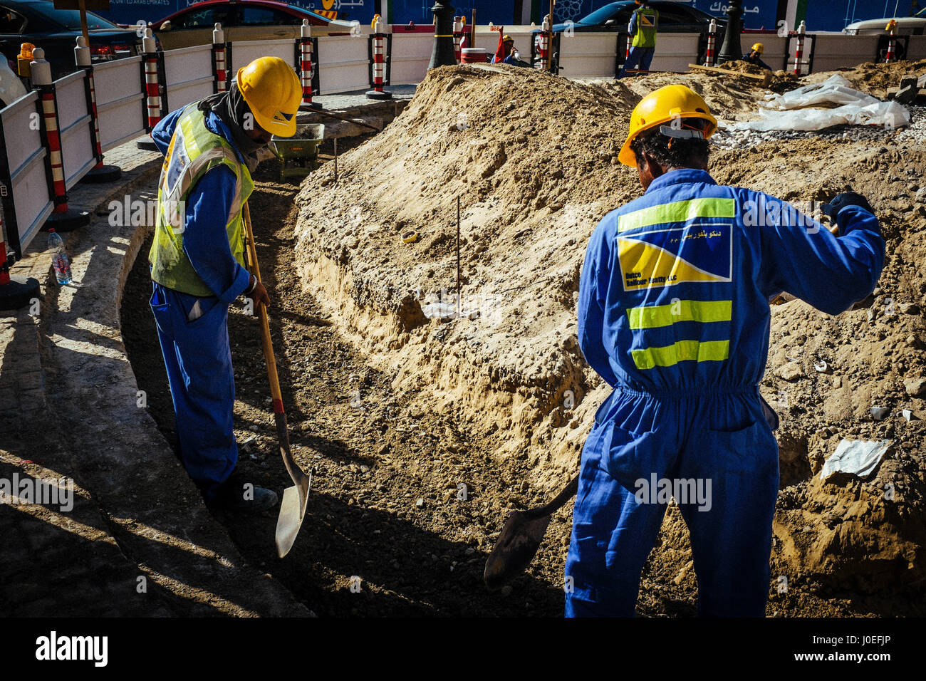 Gulf construction workers hi-res stock photography and images - Alamy