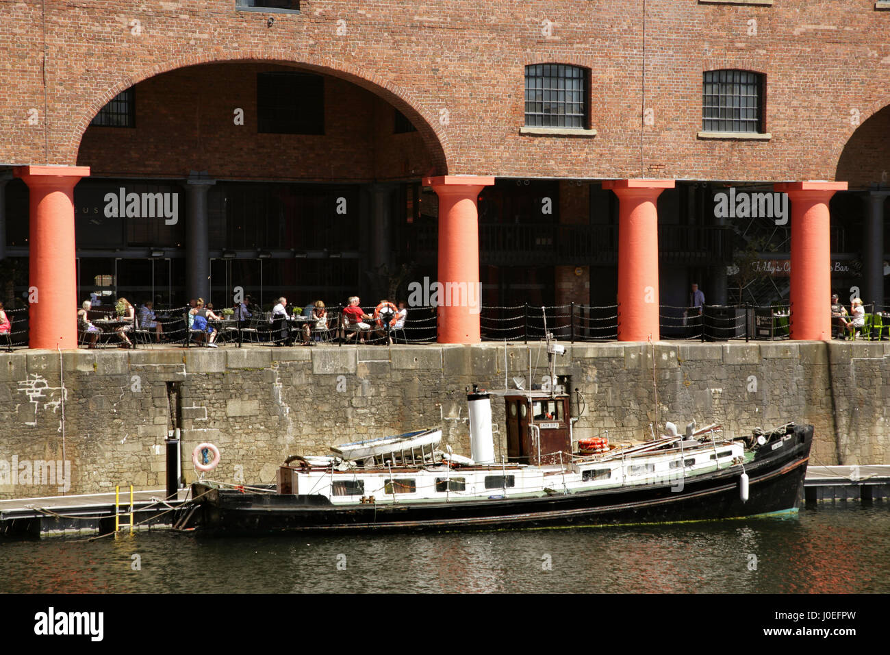 Albert dock liverpool restaurant hi-res stock photography and images ...