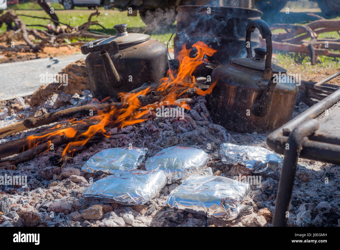 Aboriginal cooking australia hi-res stock photography and images - Alamy