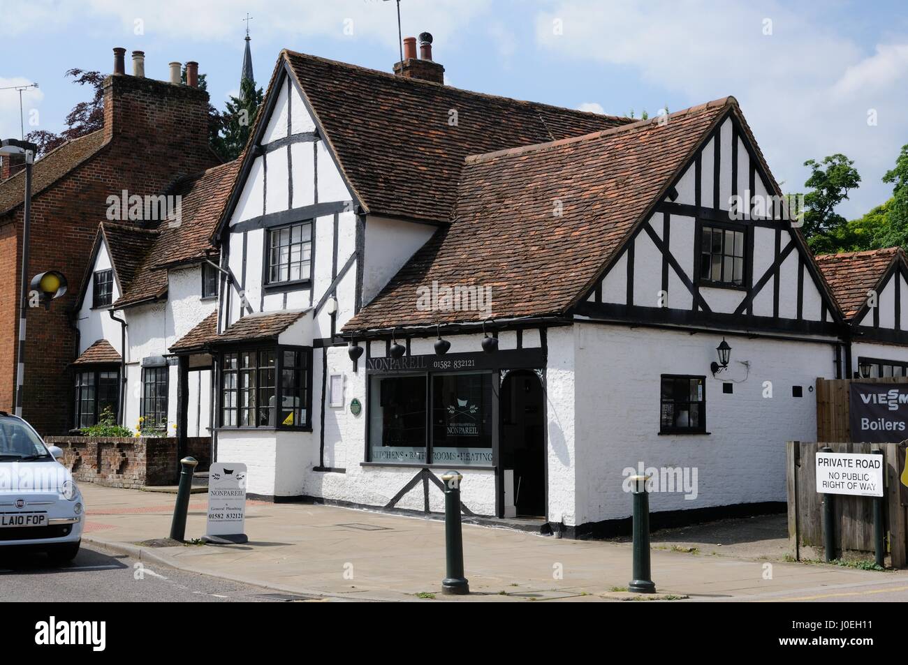 Two brewers hi-res stock photography and images - Alamy