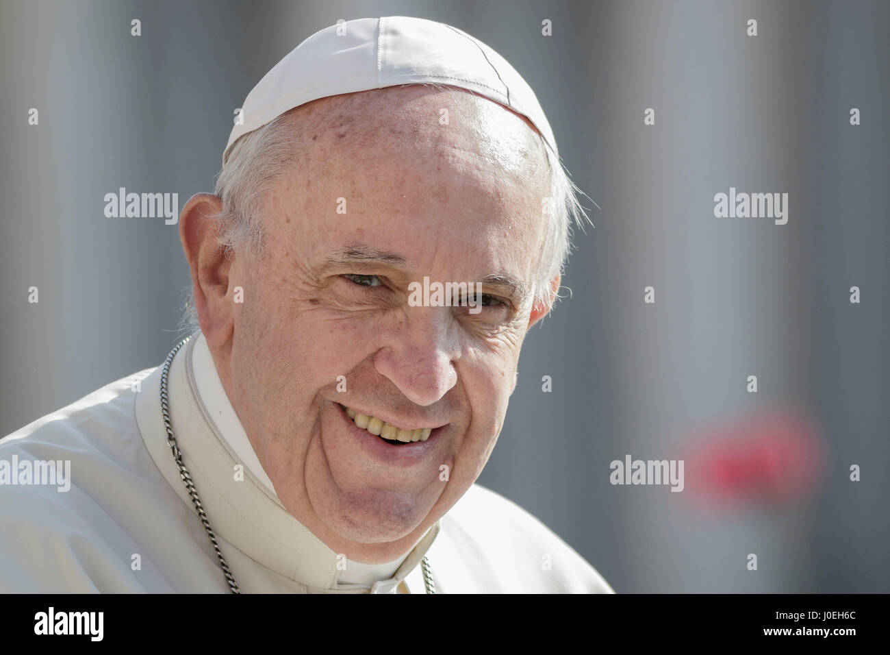Pope Francis smiles as he arrives to celebrate his Weekly General ...