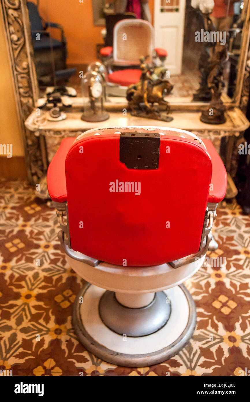 Barber Shop, Havana, Cuba Stock Photo - Alamy