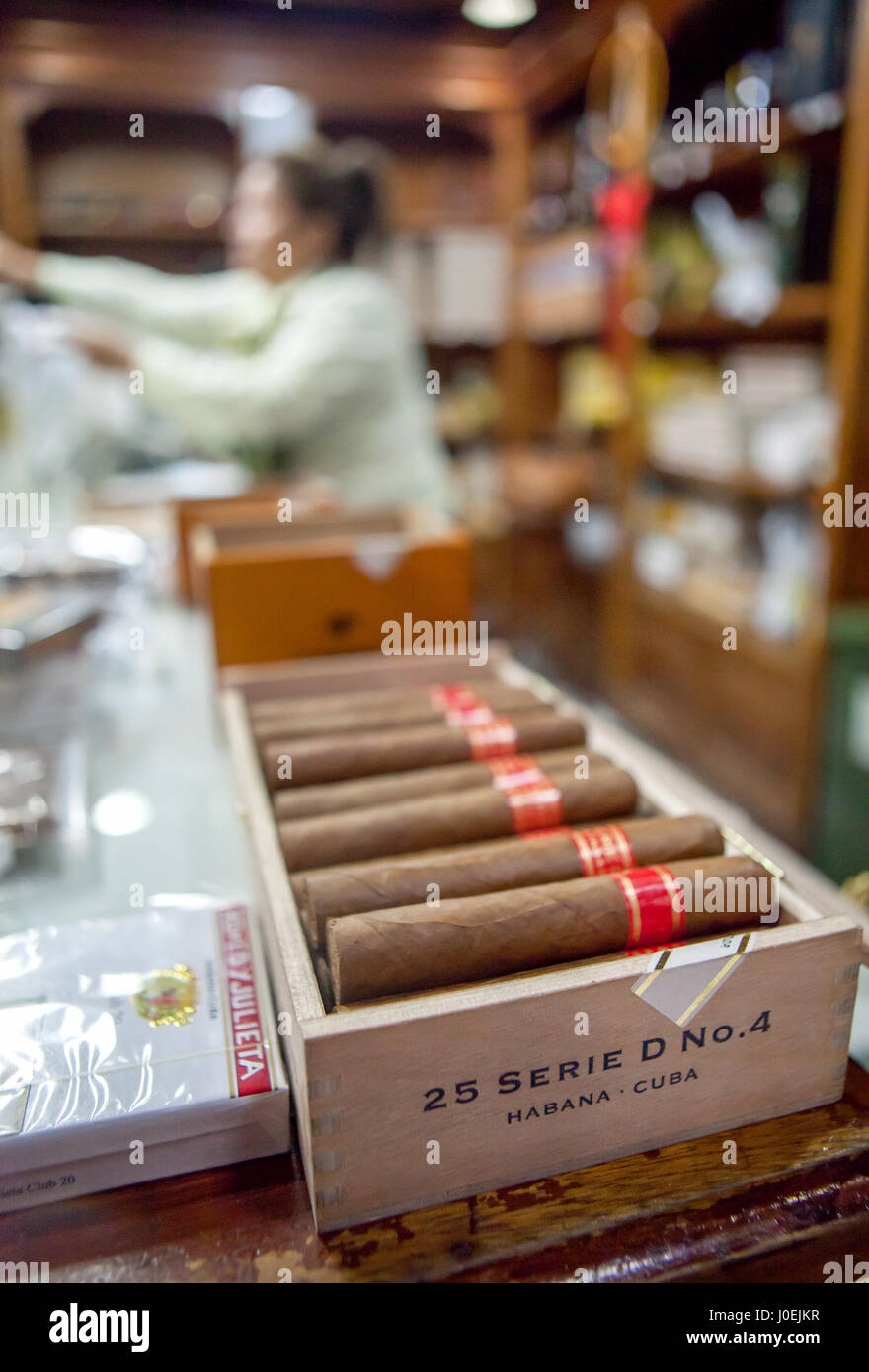 Cuban cigars cuba hi-res stock photography and images - Alamy